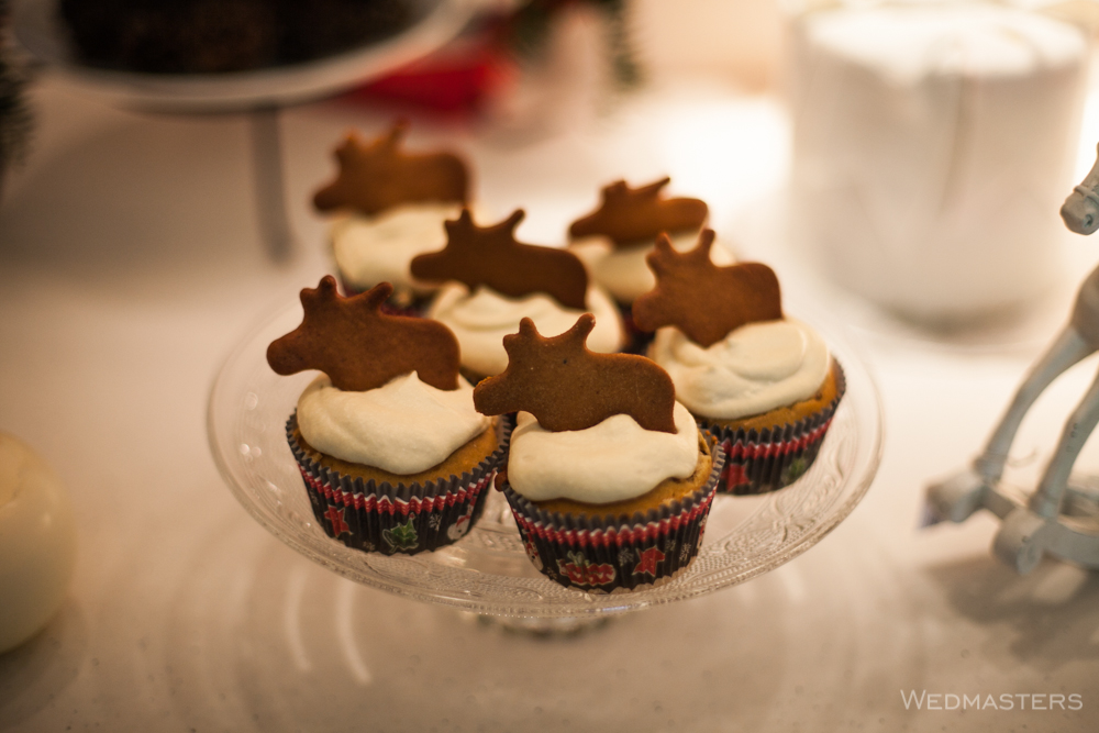 Kaledinio stalo meduoliniai briedžiukai