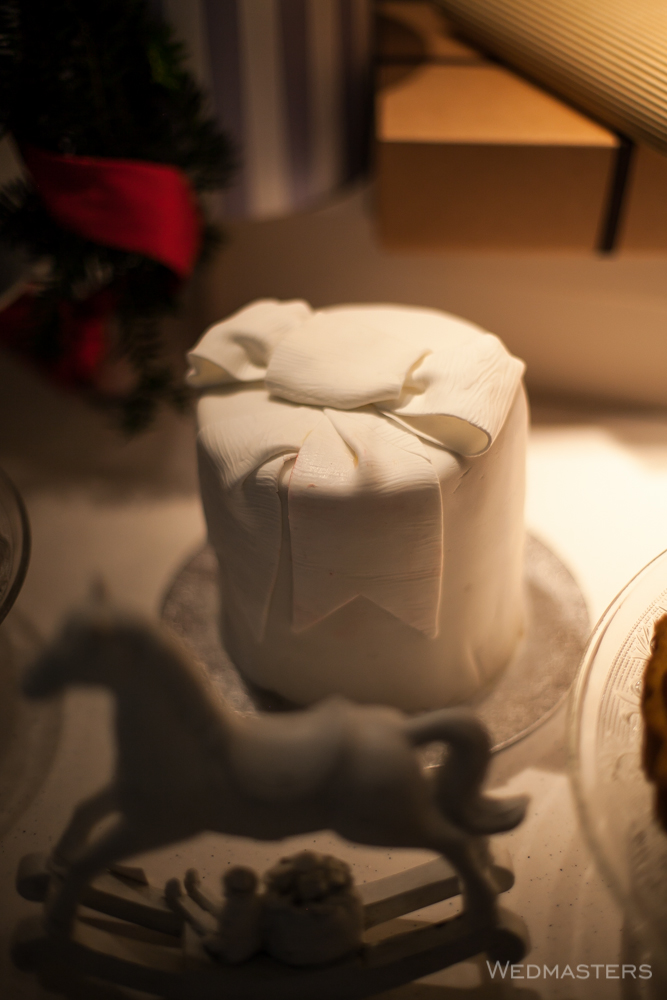 Kalėdinio saldaus stalo baltas tortas